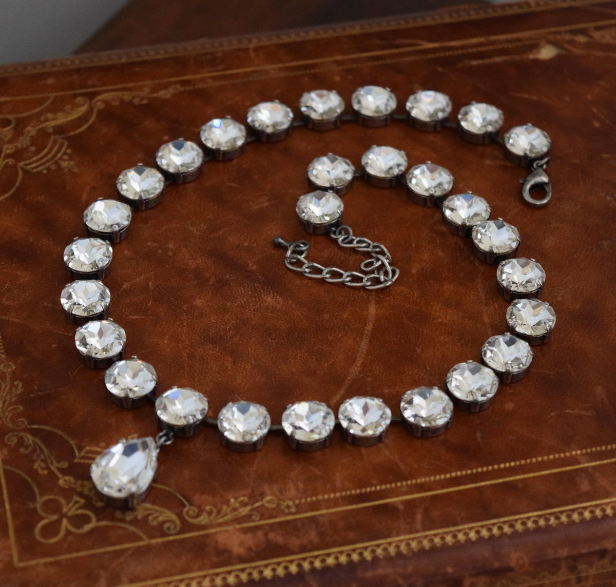 Queen Victoria's Diamond Collet Necklace with Teardrop – Dames a la Mode